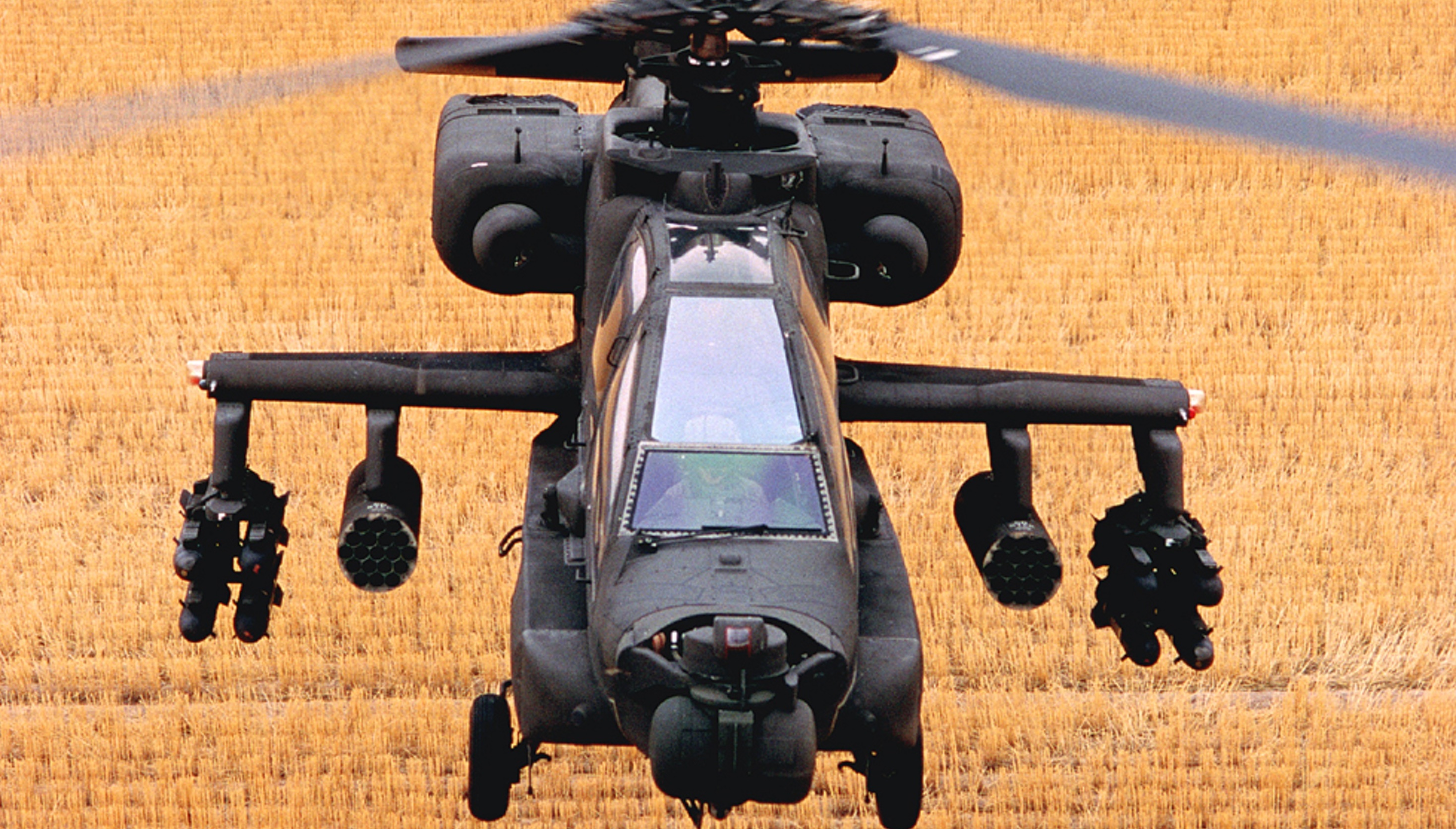 AVIONEWS - World Aeronautical Press Agency - AH-64A Apache helicopter in flight