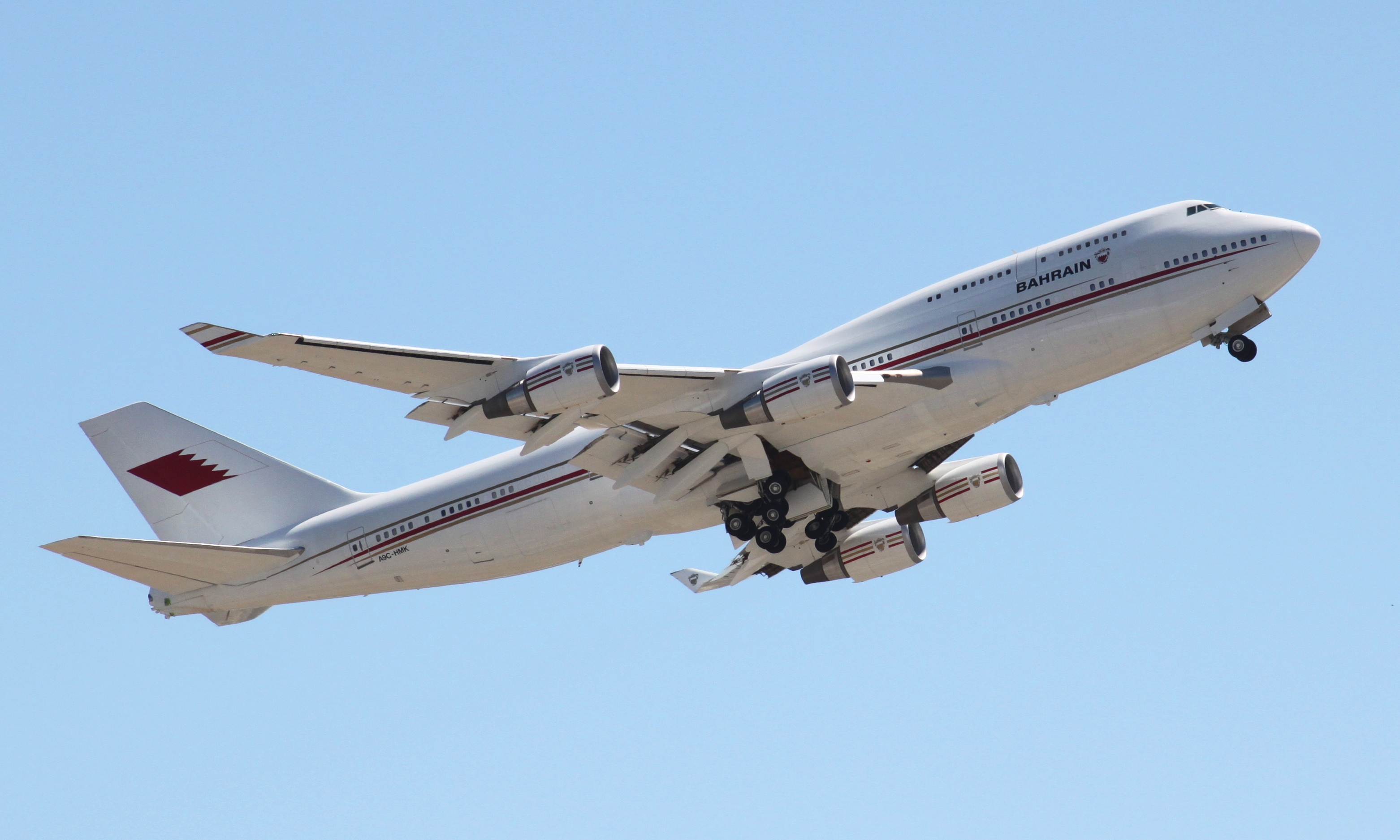AVIONEWS - World Aeronautical Press Agency - A Boeing B-747/400 ...