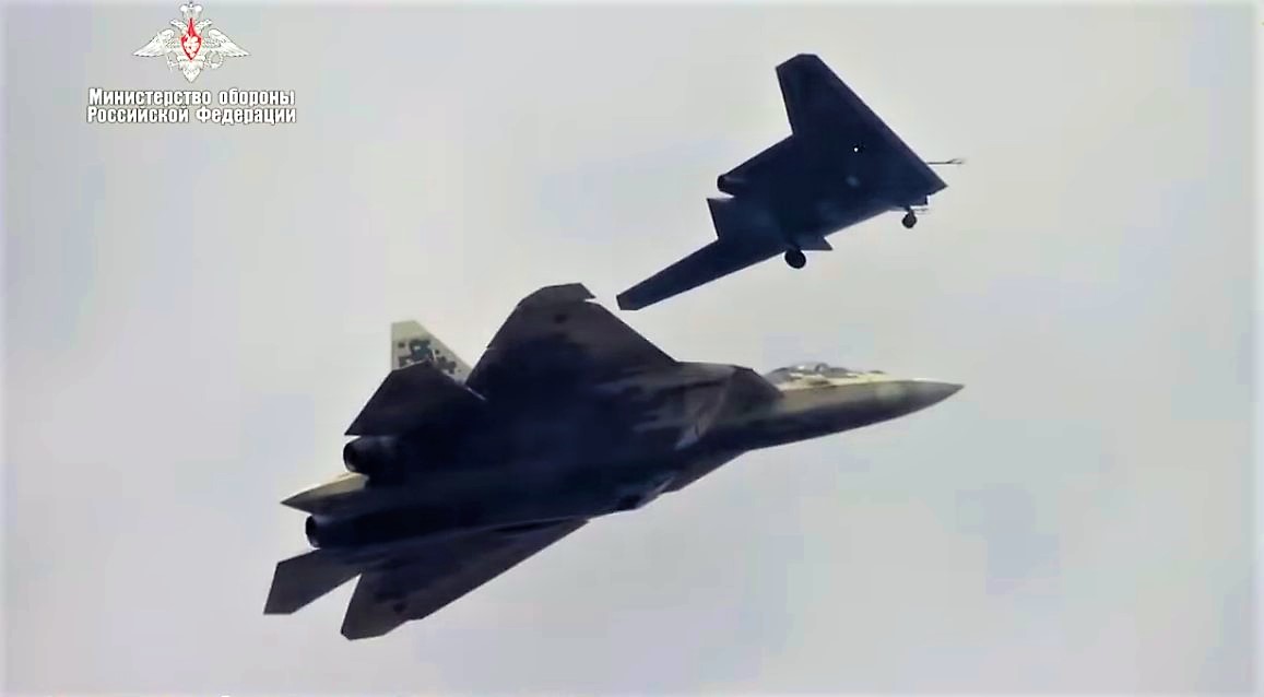 AVIONEWS - World Aeronautical Press Agency - Sukhoi S-70 Okhotnik ...
