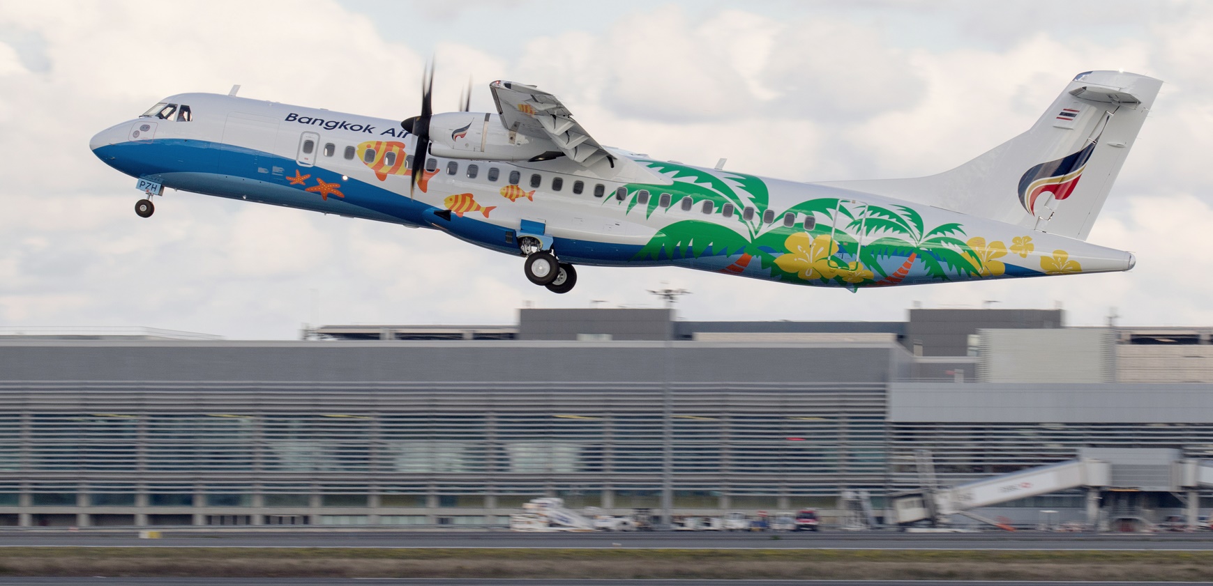 AVIONEWS - World Aeronautical Press Agency - ATR-72/600 turboprop ...