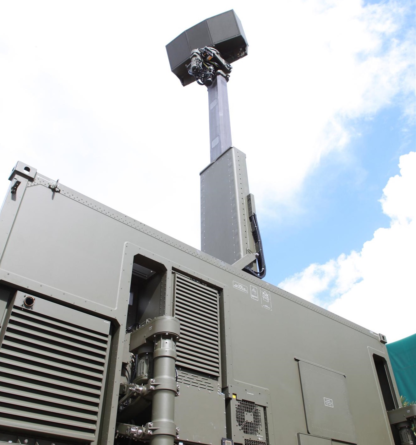 AVIONEWS - World Aeronautical Press Agency - KRONOS LAND radar by Leonardo